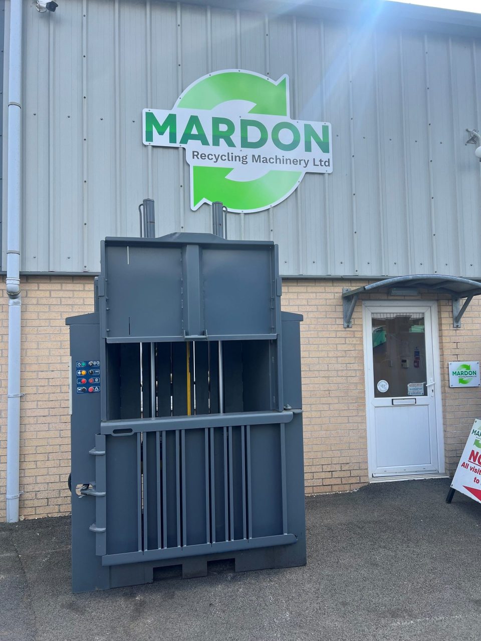 Mardon RamPack 250 Sliding Door Auto Baler (5952) - Mardon Balers