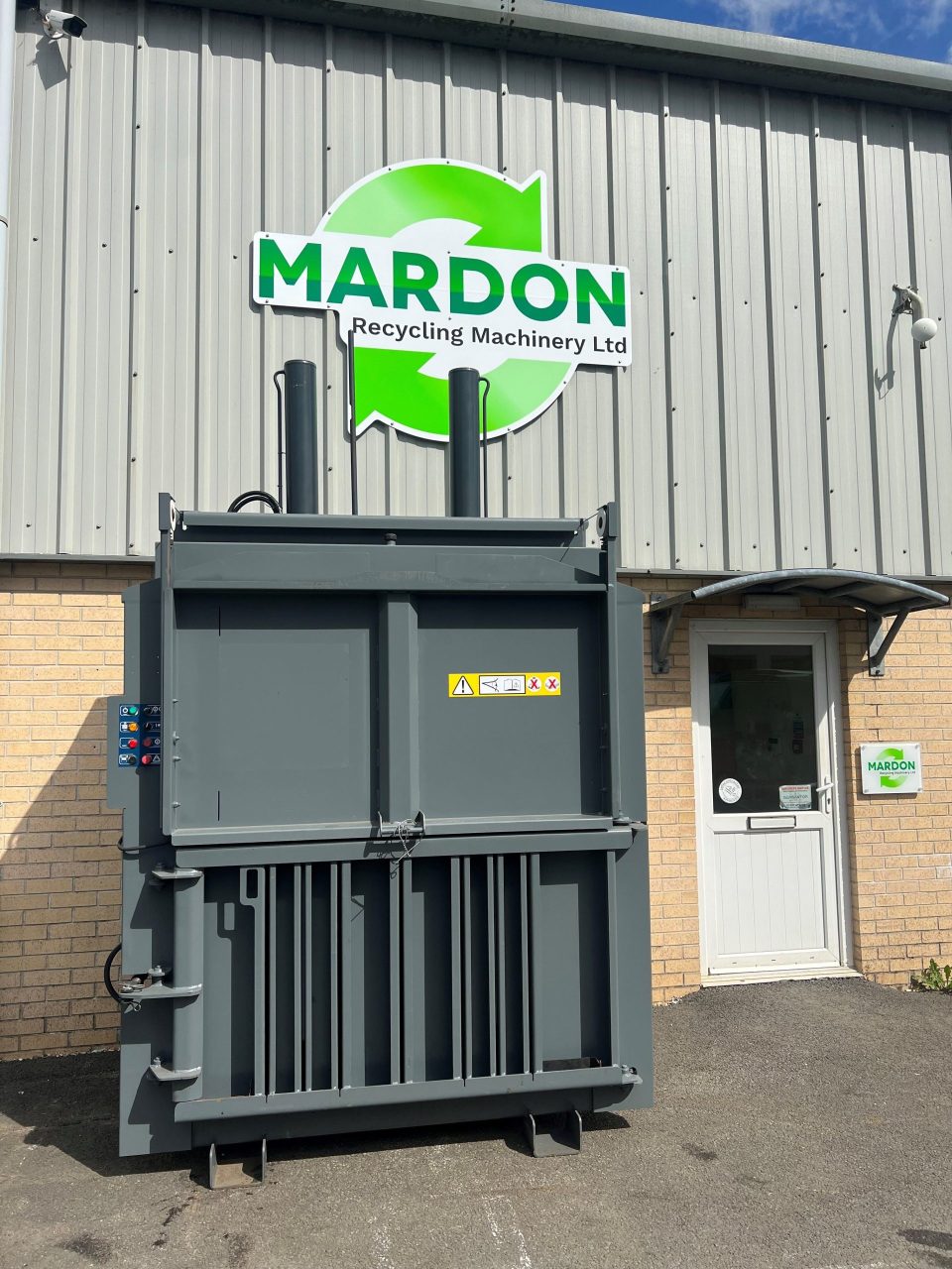 Mardon RamPack 650 Sliding Door Auto Baler (SOLD) - Mardon Balers